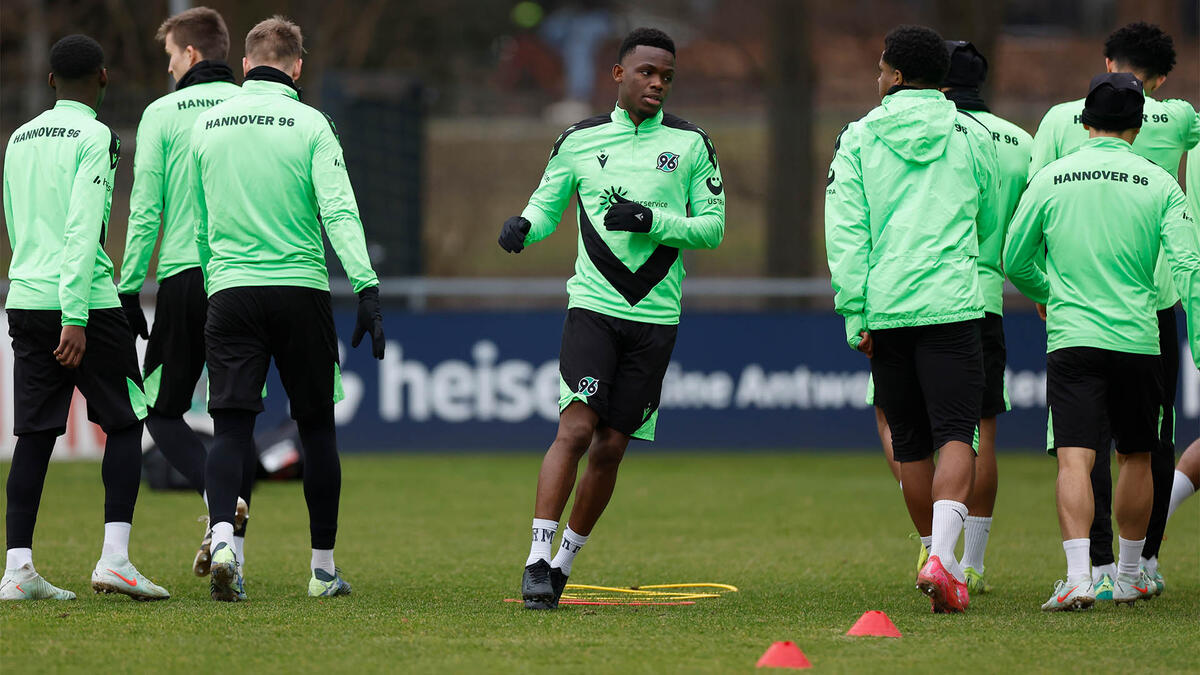 Hannover 96: Personal für Düsseldorf: Zwei Ausfälle - Startelf-Premiere ...