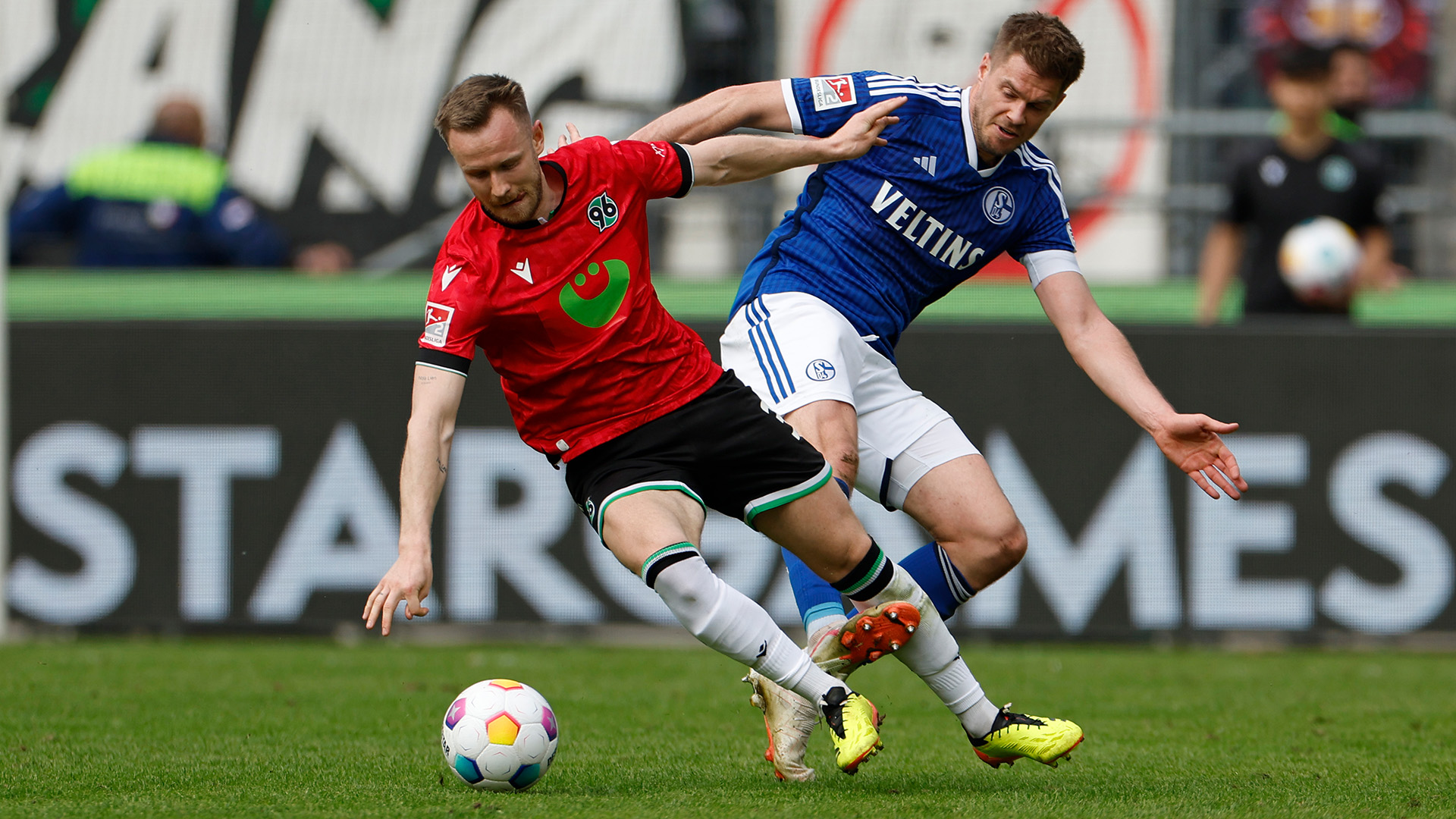 Hannover 96: Ihr habt gewählt: Cedric Teuchert ist Euer "Spieler des ...