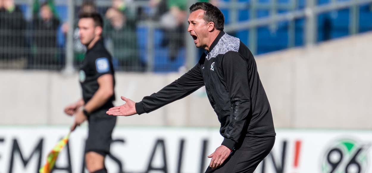 Hannover 96: Dabrowski stellt klar: "Der Funke muss vom Platz überspringen"