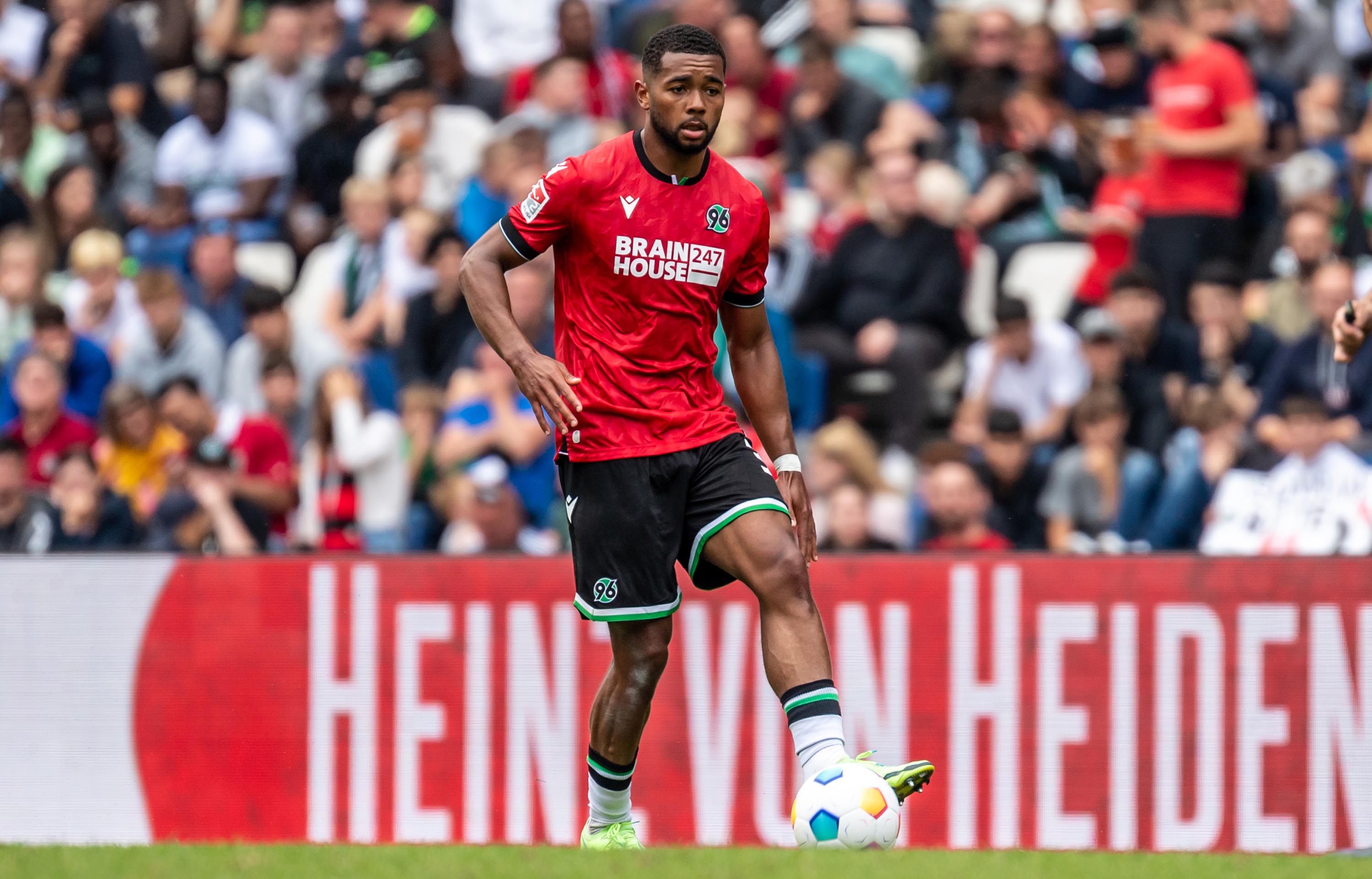 Hannover 96: Beim HSV ausgebildet: Brooklyn Ezeh fiebert seiner Premiere entgegen