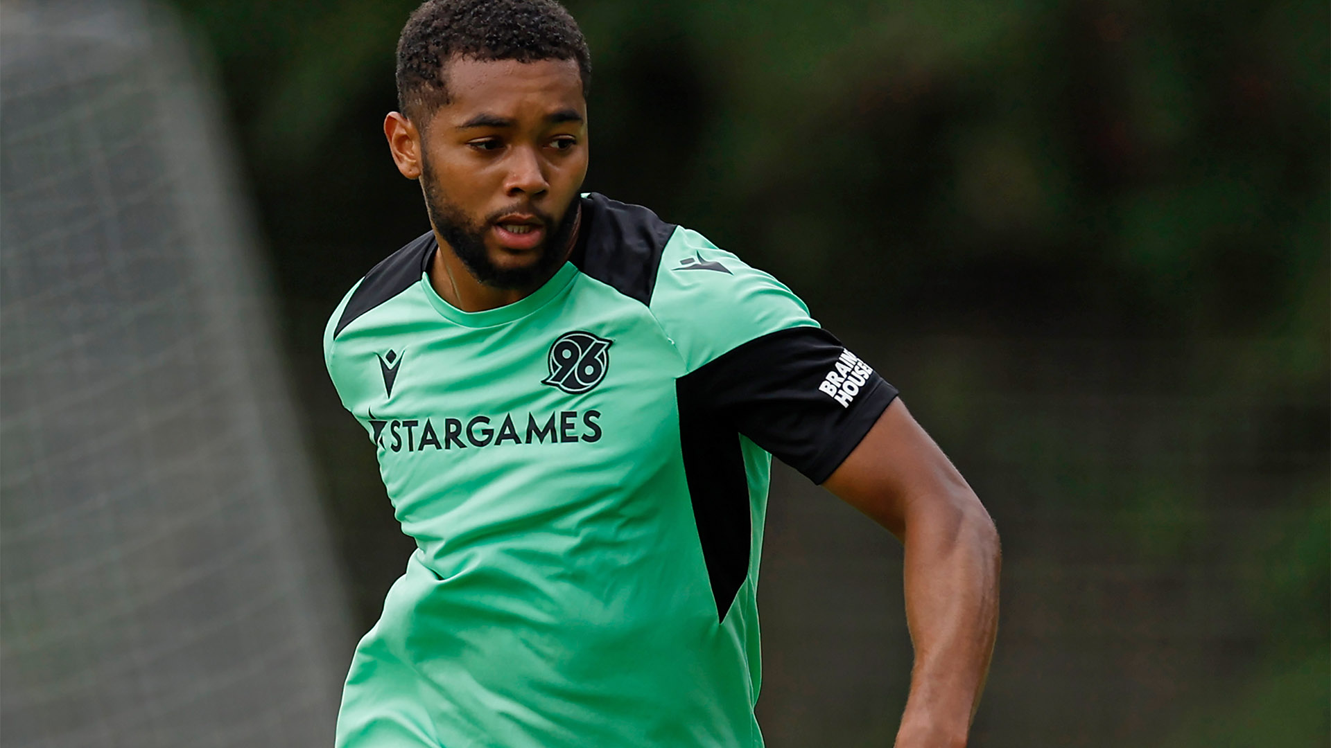 Hannover 96: Umfassend medizinisch betreut, zurück bei der Familie: So geht es bei Brooklyn Ezeh ...