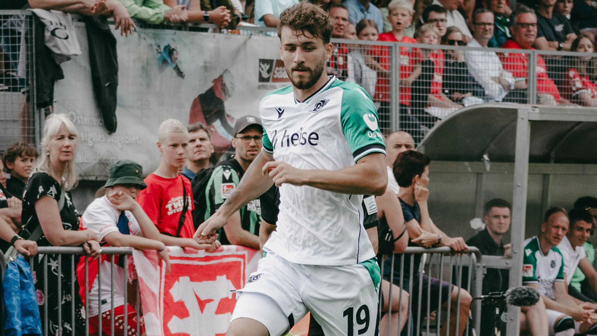 Hannover 96: Fünf Fakten über Josh Knight: Ein Wiedersehen & tierische ...