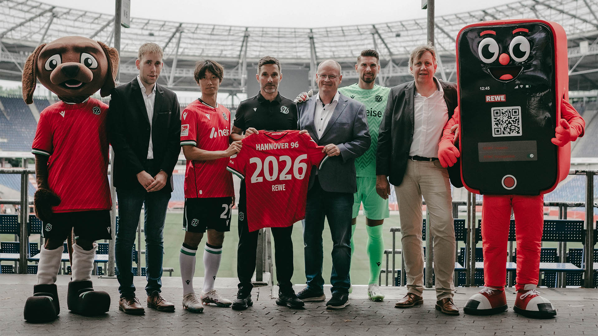 Hannover 96: Partnerschaft bis 2026 wird erweitert: REWE wird neuer ...
