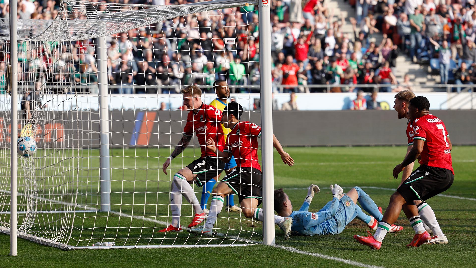 Hannover 96: Im 96TV-Livestream: 96 mit fast voller Kapelle zum XXL ...