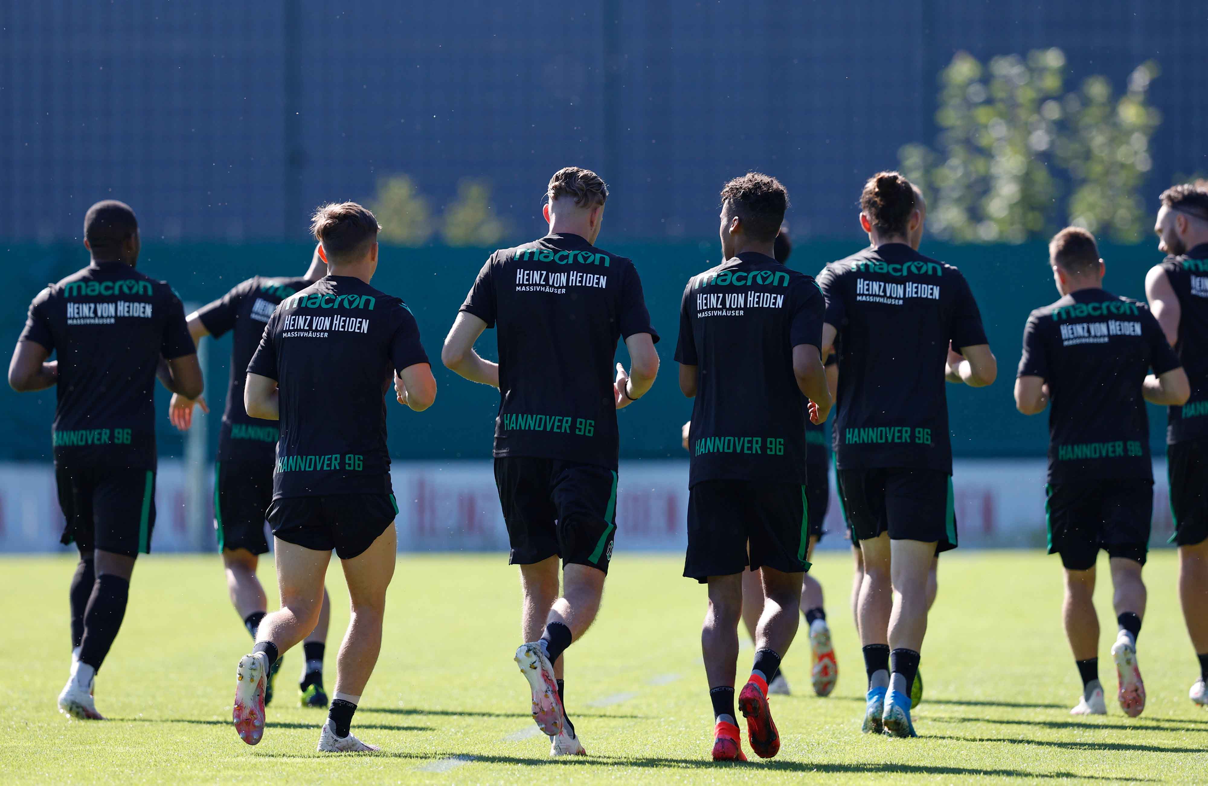 Hannover 96: Die Bilder vom Freitag: Neue Trainingsoutfits für unsere Jungs